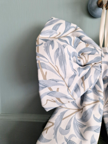William Morris Large Fabric Bow -Willow Bough Mineral – Phillips & Cheers